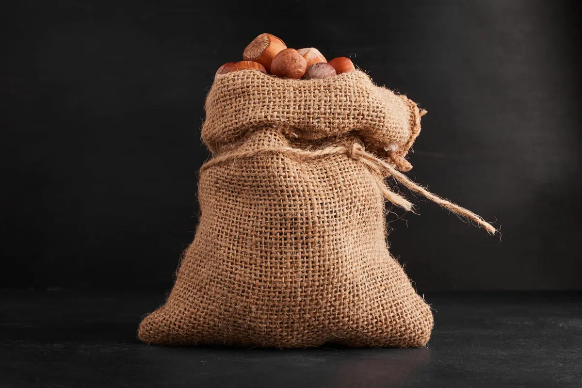 Como escolher a linha ideal para costurar saco de ráfia?